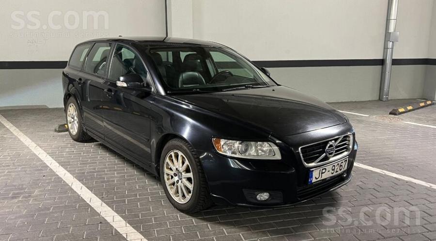 Melns Volvo V50 2011 Rīga, ar dzinēja tilpumu 1.60 L un nobraukumu 455 tūkst. km par 2500 €, foto 1 vietnē AUTOMOTO.COM.LV