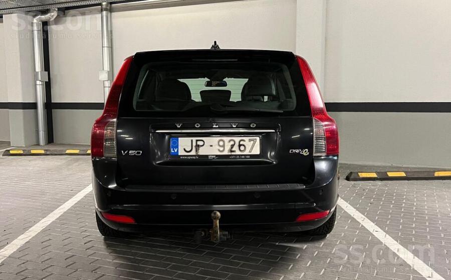 Melns Volvo V50 2011 Rīga, ar dzinēja tilpumu 1.60 L un nobraukumu 455 tūkst. km par 2500 €, foto 4 vietnē AUTOMOTO.COM.LV