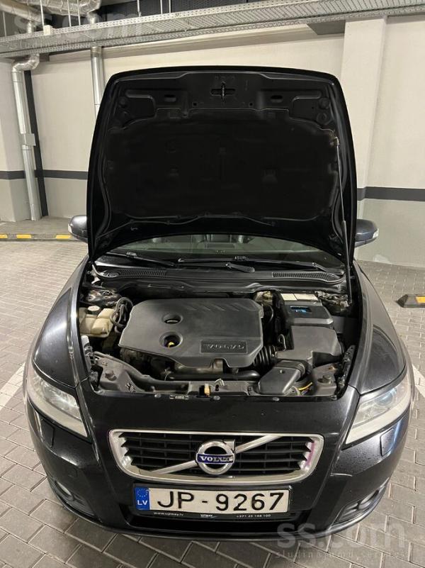 Black Volvo V50 2011 in Riga, with an engine capacity of 1.60 L and mileage of 455 thousand km for 2500 €, photo 6 on AUTOMOTO.COM.LV