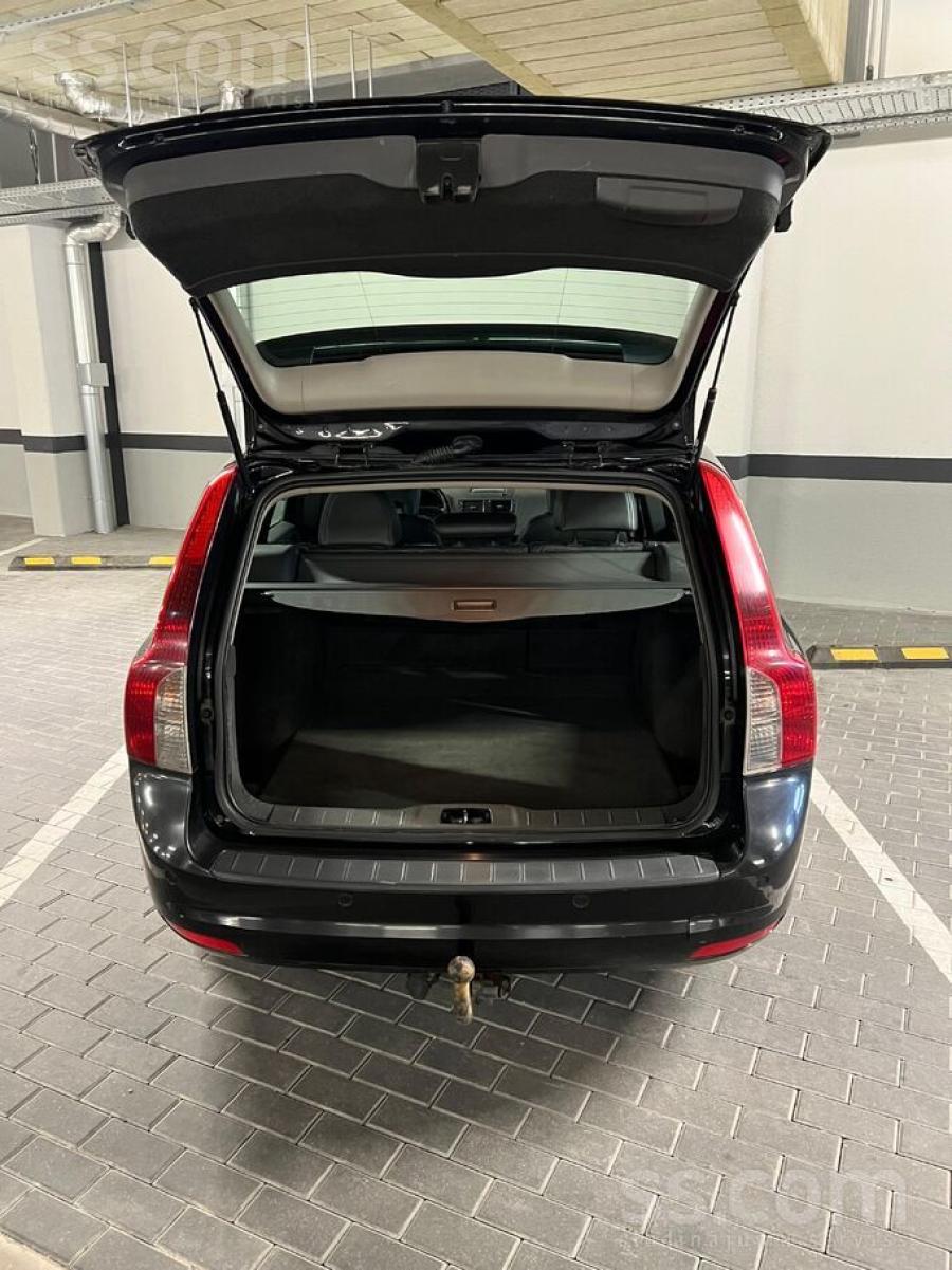 Melns Volvo V50 2011 Rīga, ar dzinēja tilpumu 1.60 L un nobraukumu 455 tūkst. km par 2500 €, foto 8 vietnē AUTOMOTO.COM.LV