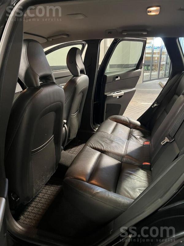 Black Volvo V50 2011 in Riga, with an engine capacity of 1.60 L and mileage of 455 thousand km for 2500 €, photo 10 on AUTOMOTO.COM.LV