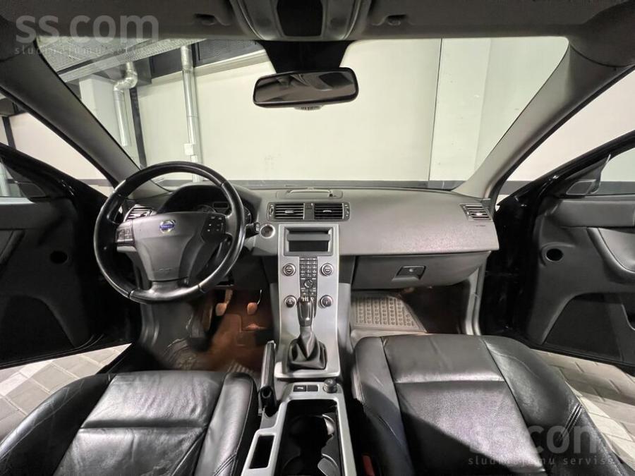 Melns Volvo V50 2011 Rīga, ar dzinēja tilpumu 1.60 L un nobraukumu 455 tūkst. km par 2500 €, foto 11 vietnē AUTOMOTO.COM.LV