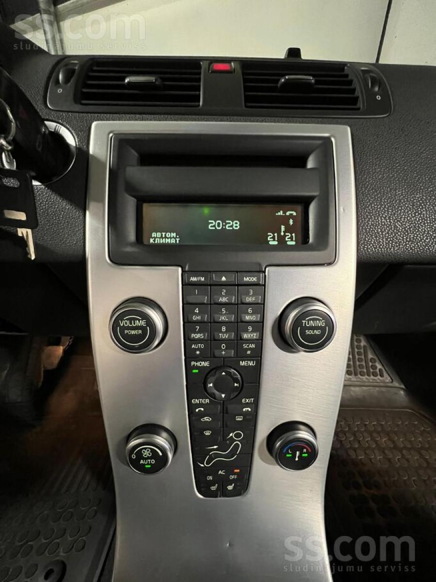 Melns Volvo V50 2011 Rīga, ar dzinēja tilpumu 1.60 L un nobraukumu 455 tūkst. km par 2500 €, foto 13 vietnē AUTOMOTO.COM.LV