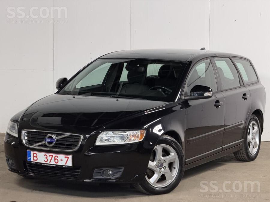 Black Volvo V50 2011 in Jurmala, with an engine capacity of 1.60 L and mileage of 325 thousand km for 4750 €, photo 1 on AUTOMOTO.COM.LV