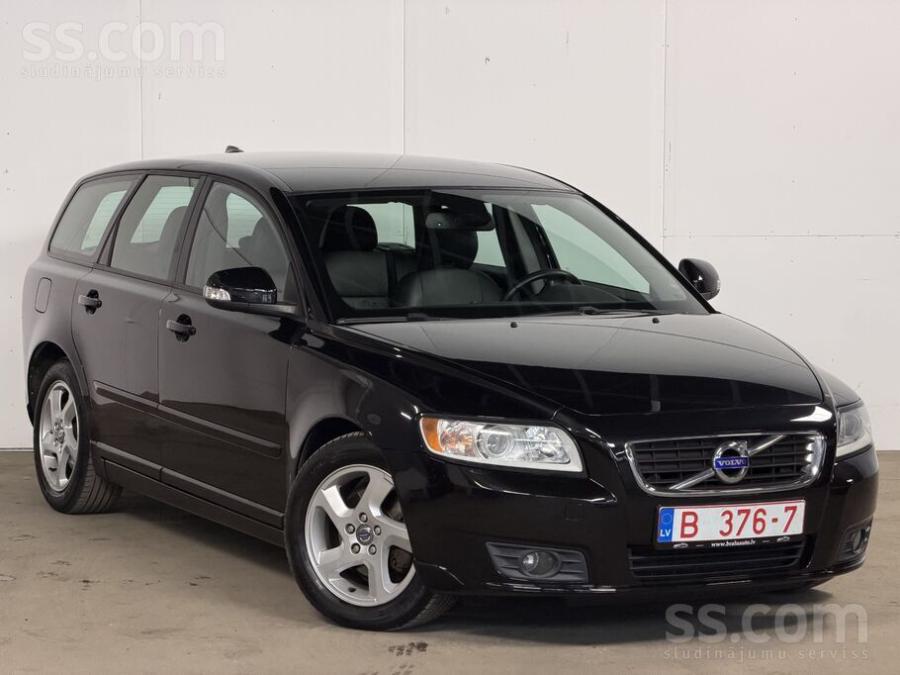Black Volvo V50 2011 in Jurmala, with an engine capacity of 1.60 L and mileage of 325 thousand km for 4750 €, photo 3 on AUTOMOTO.COM.LV