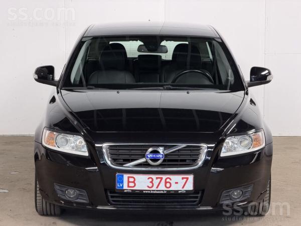 Black Volvo V50 2011 in Jurmala, with an engine capacity of 1.60 L and mileage of 325 thousand km for 4750 €, photo 4 on AUTOMOTO.COM.LV