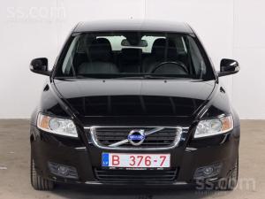 Black Volvo V50 2011 in Jurmala, with an engine capacity of 1.60 L and mileage of 325 thousand km for 4750 €, photo 4 on AUTOMOTO.COM.LV