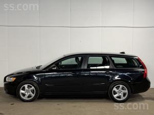 Black Volvo V50 2011 in Jurmala, with an engine capacity of 1.60 L and mileage of 325 thousand km for 4750 €, photo 5 on AUTOMOTO.COM.LV