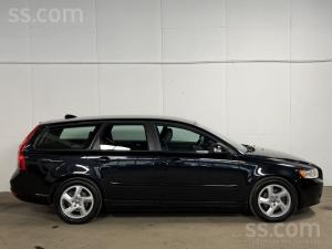 Black Volvo V50 2011 in Jurmala, with an engine capacity of 1.60 L and mileage of 325 thousand km for 4750 €, photo 8 on AUTOMOTO.COM.LV