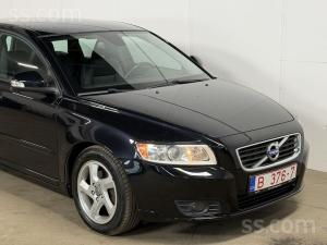 Black Volvo V50 2011 in Jurmala, with an engine capacity of 1.60 L and mileage of 325 thousand km for 4750 €, photo 9 on AUTOMOTO.COM.LV