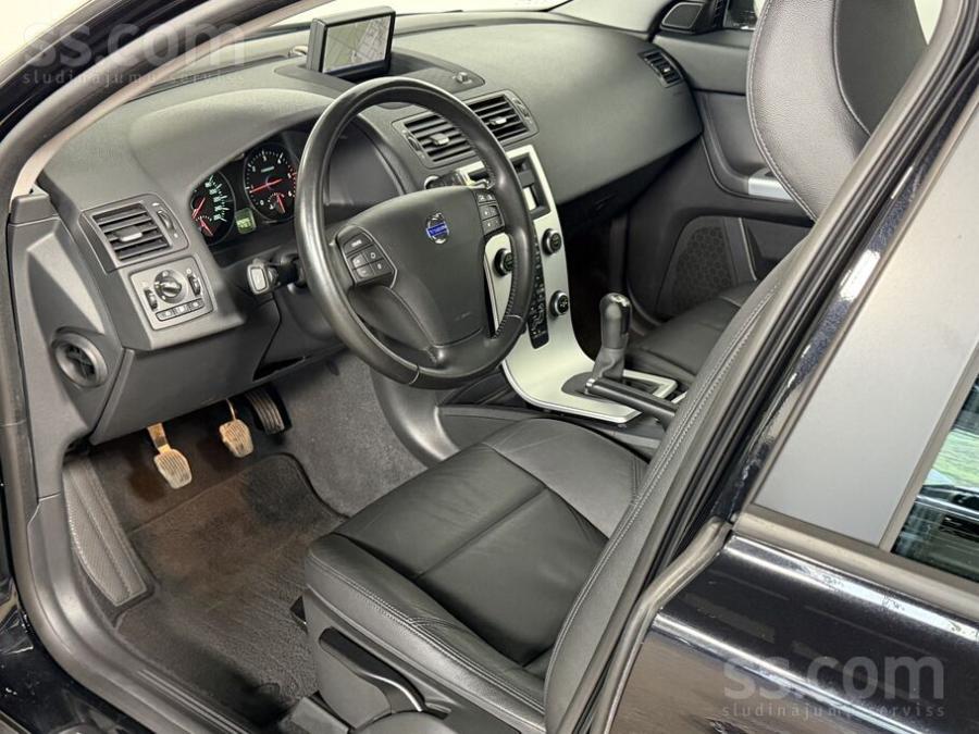 Black Volvo V50 2011 in Jurmala, with an engine capacity of 1.60 L and mileage of 325 thousand km for 4750 €, photo 15 on AUTOMOTO.COM.LV