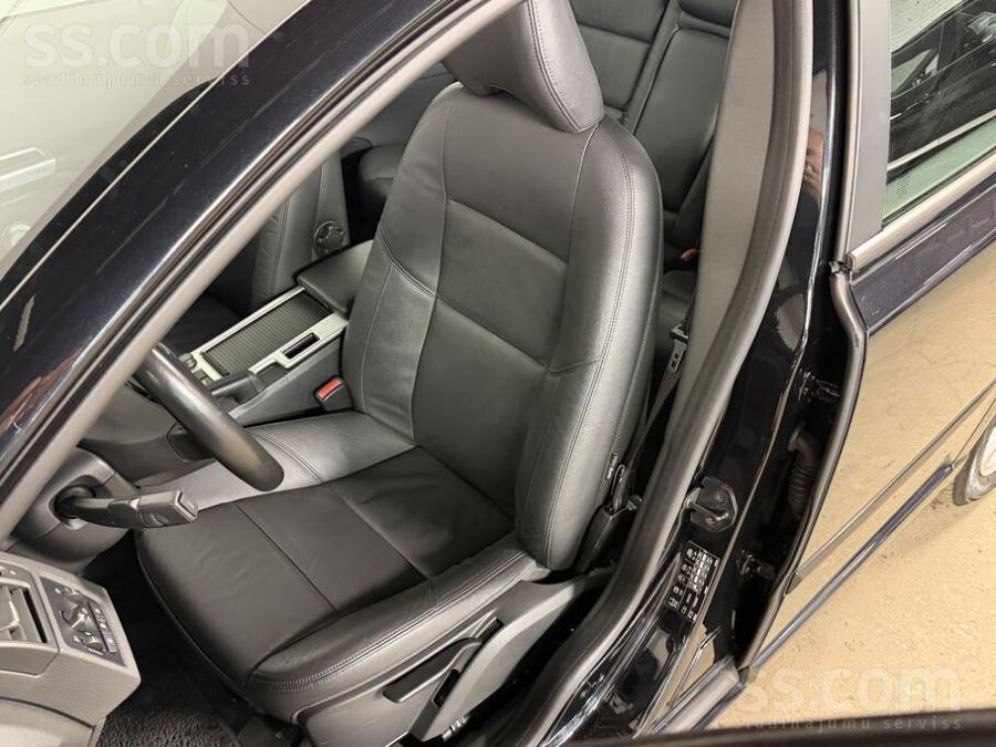 Black Volvo V50 2011 in Jurmala, with an engine capacity of 1.60 L and mileage of 325 thousand km for 4750 €, photo 17 on AUTOMOTO.COM.LV