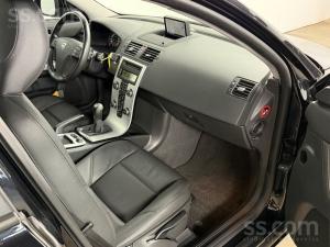 Black Volvo V50 2011 in Jurmala, with an engine capacity of 1.60 L and mileage of 325 thousand km for 4750 €, photo 18 on AUTOMOTO.COM.LV