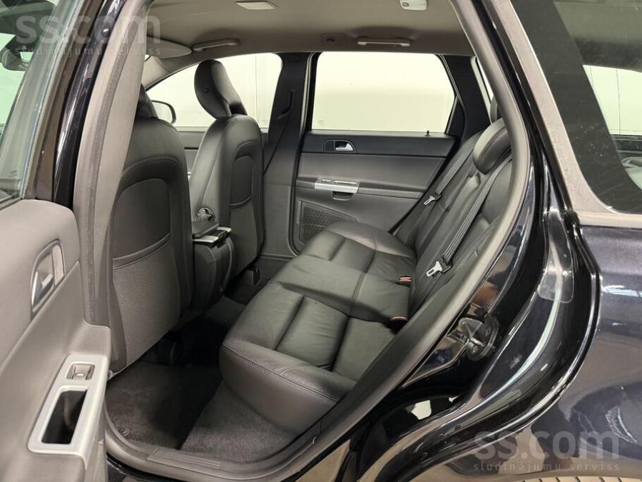 Black Volvo V50 2011 in Jurmala, with an engine capacity of 1.60 L and mileage of 325 thousand km for 4750 €, photo 21 on AUTOMOTO.COM.LV