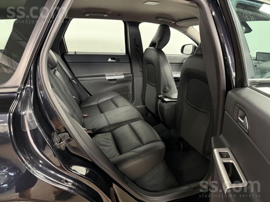 Black Volvo V50 2011 in Jurmala, with an engine capacity of 1.60 L and mileage of 325 thousand km for 4750 €, photo 22 on AUTOMOTO.COM.LV