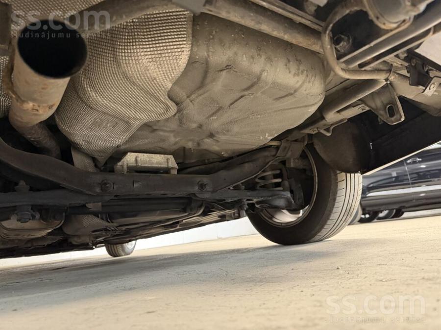Black Volvo V50 2011 in Jurmala, with an engine capacity of 1.60 L and mileage of 325 thousand km for 4750 €, photo 35 on AUTOMOTO.COM.LV