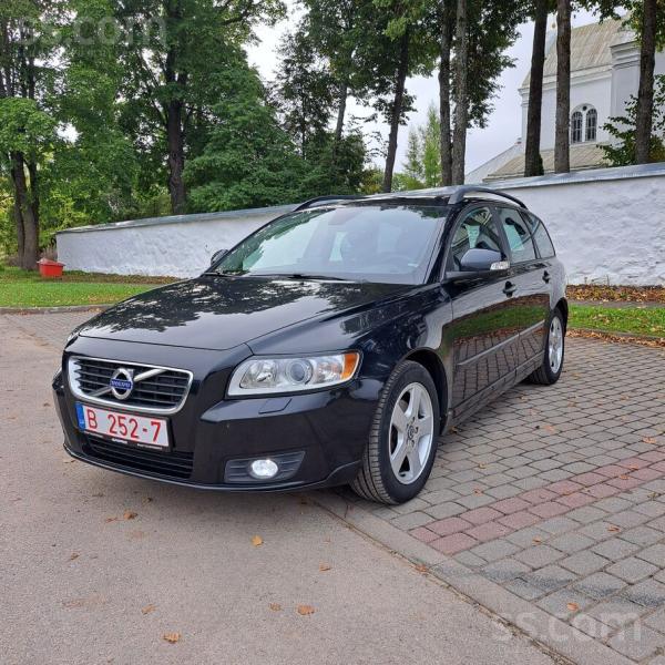 Black Volvo V50 2011 in Rezekne, with an engine capacity of 1.60 L and mileage of 0 thousand km for 3900 €, photo 1 on AUTOMOTO.COM.LV