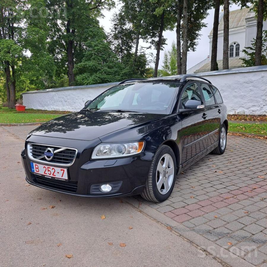 Black Volvo V50 2011 in Rezekne, with an engine capacity of 1.60 L and mileage of 0 thousand km for 3900 €, photo 1 on AUTOMOTO.COM.LV