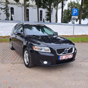 Black Volvo V50 2011 in Rezekne, with an engine capacity of 1.60 L and mileage of 0 thousand km for 3900 €, photo 3 on AUTOMOTO.COM.LV