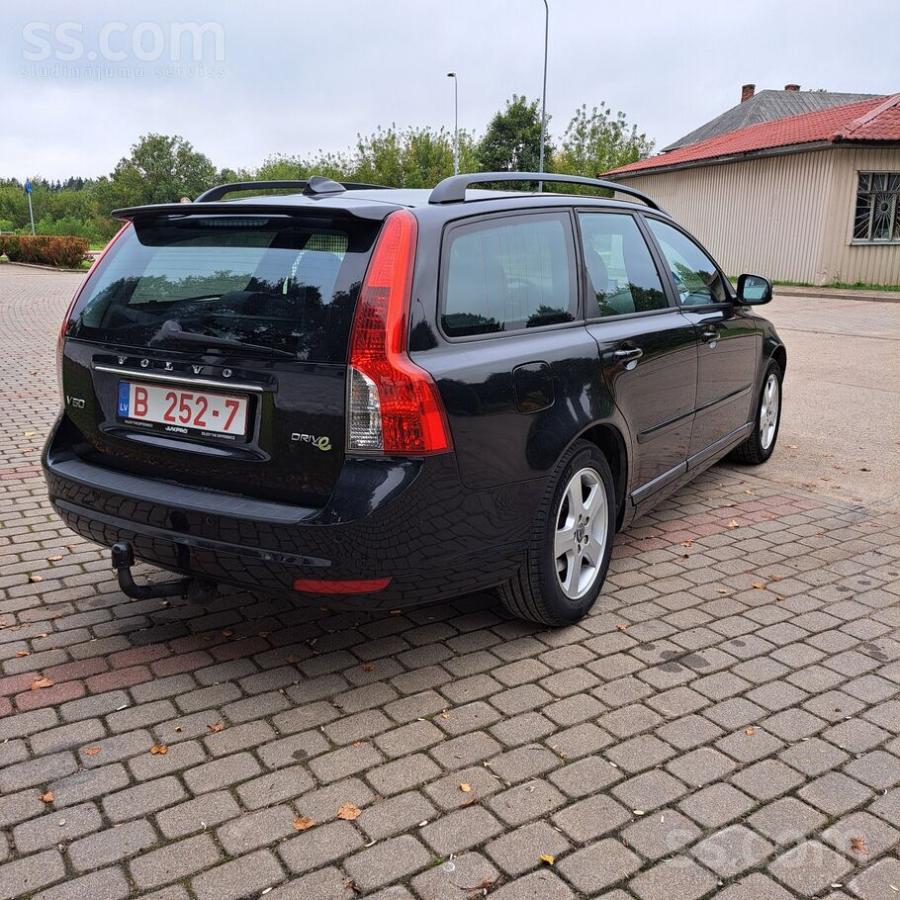 Black Volvo V50 2011 in Rezekne, with an engine capacity of 1.60 L and mileage of 0 thousand km for 3900 €, photo 5 on AUTOMOTO.COM.LV