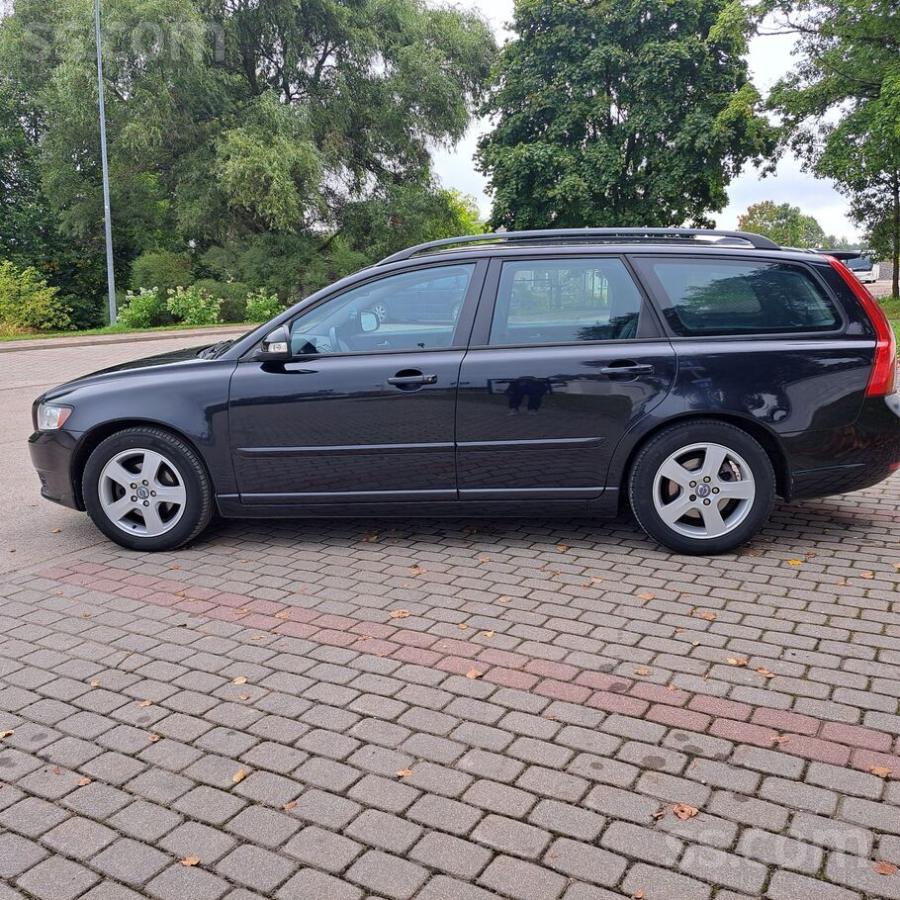 Black Volvo V50 2011 in Rezekne, with an engine capacity of 1.60 L and mileage of 0 thousand km for 3900 €, photo 6 on AUTOMOTO.COM.LV