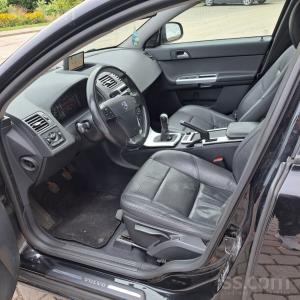 Black Volvo V50 2011 in Rezekne, with an engine capacity of 1.60 L and mileage of 0 thousand km for 3900 €, photo 9 on AUTOMOTO.COM.LV