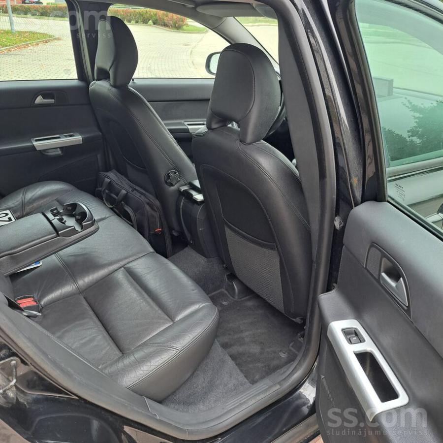 Black Volvo V50 2011 in Rezekne, with an engine capacity of 1.60 L and mileage of 0 thousand km for 3900 €, photo 13 on AUTOMOTO.COM.LV