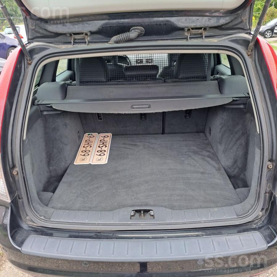 Black Volvo V50 2011 in Rezekne, with an engine capacity of 1.60 L and mileage of 0 thousand km for 3900 €, photo 15 on AUTOMOTO.COM.LV