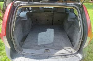 Black Volvo V50 2011 in Riga, with an engine capacity of 1.60 L and mileage of 392 thousand km for 1480 €, photo 10 on AUTOMOTO.COM.LV