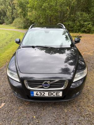 Melns Volvo V50 2011 Veru, ar dzinēja tilpumu 1.60 L un nobraukumu 303 tūkst. km par 3999 €, foto  vietnē AUTOMOTO.COM.LV
