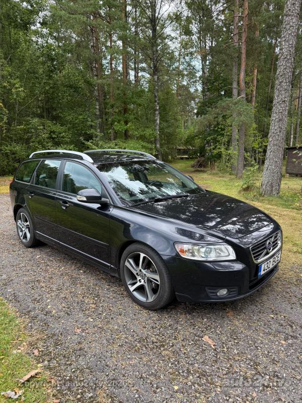 Volvo V50 2011 in Voru on AUTOMOTO.COM.LV Black Volvo V50 2011 in Voru, with an engine capacity of 1.60 L and mileage of 303 thousand km for 3999 €, photo 3 on AUTOMOTO.COM.LV