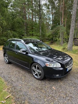 Black Volvo V50 2011 in Voru, with an engine capacity of 1.60 L and mileage of 303 thousand km for 3999 €, photo 3 on AUTOMOTO.COM.LV