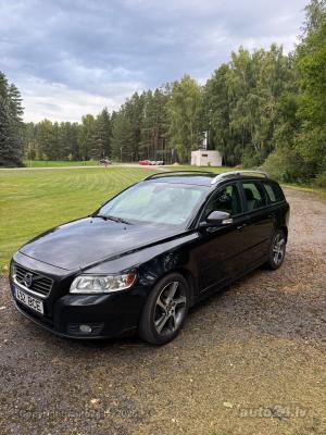 Black Volvo V50 2011 in Voru, with an engine capacity of 1.60 L and mileage of 303 thousand km for 3999 €, photo 4 on AUTOMOTO.COM.LV