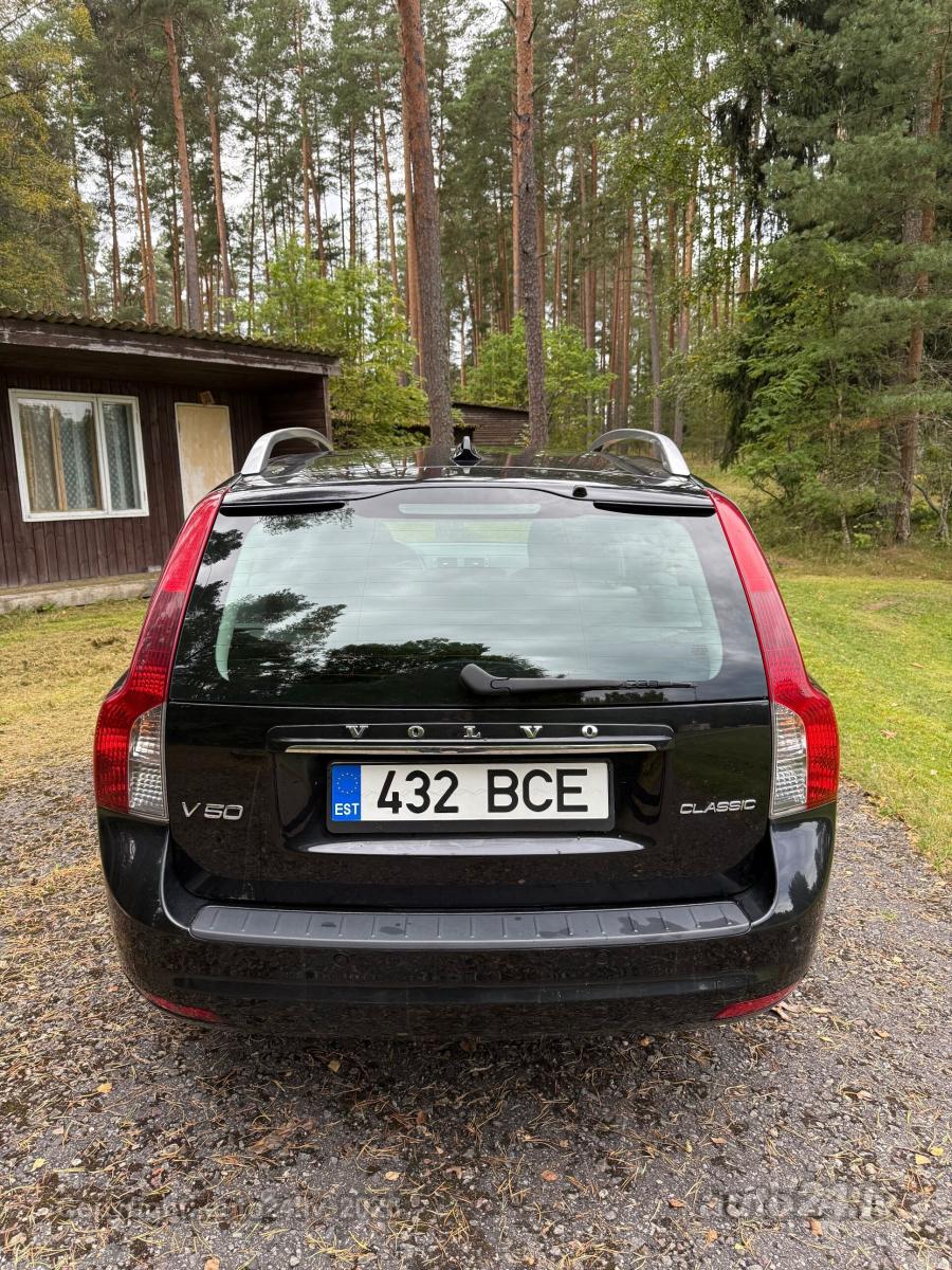 Black Volvo V50 2011 in Voru, with an engine capacity of 1.60 L and mileage of 303 thousand km for 3999 €, photo 5 on AUTOMOTO.COM.LV