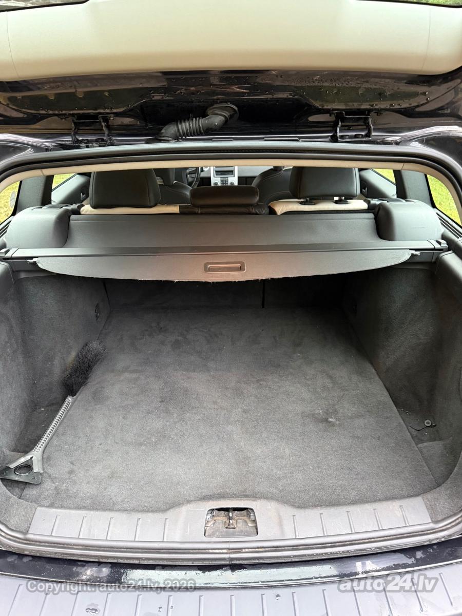 Black Volvo V50 2011 in Voru, with an engine capacity of 1.60 L and mileage of 303 thousand km for 3999 €, photo 6 on AUTOMOTO.COM.LV
