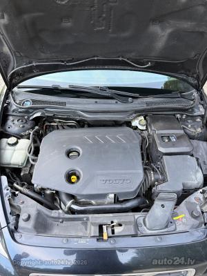 Black Volvo V50 2011 in Voru, with an engine capacity of 1.60 L and mileage of 303 thousand km for 3999 €, photo 9 on AUTOMOTO.COM.LV