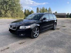 Melns Volvo V50 2011 Ukmergė, ar dzinēja tilpumu 1.56 L un nobraukumu 240 tūkst. km par 3200 €, foto  vietnē AUTOMOTO.COM.LV