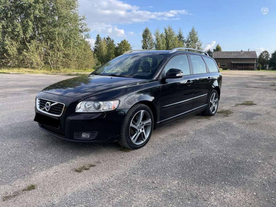 Melns Volvo V50 2011 Ukmergė, ar dzinēja tilpumu 1.56 L un nobraukumu 240 tūkst. km par 3200 €, foto 1 vietnē AUTOMOTO.COM.LV