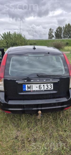 Black Volvo V50 2011 in Riga, with an engine capacity of 1.60 L and mileage of 335 thousand km for 3000 €, photo 6 on AUTOMOTO.COM.LV