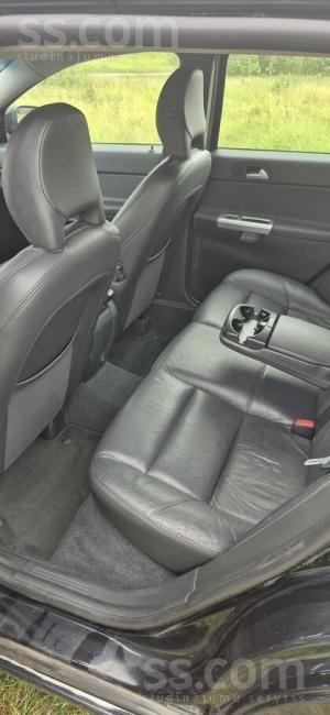 Black Volvo V50 2011 in Riga, with an engine capacity of 1.60 L and mileage of 335 thousand km for 3000 €, photo 7 on AUTOMOTO.COM.LV
