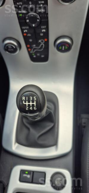 Black Volvo V50 2011 in Riga, with an engine capacity of 1.60 L and mileage of 335 thousand km for 3000 €, photo 14 on AUTOMOTO.COM.LV