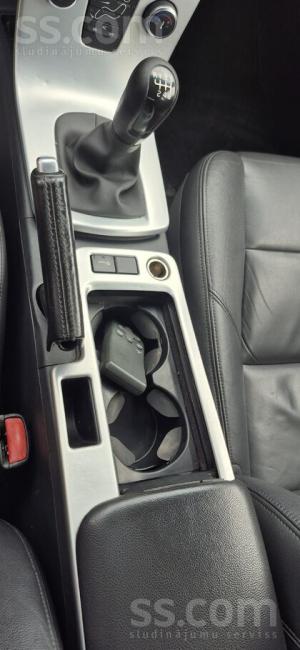 Black Volvo V50 2011 in Riga, with an engine capacity of 1.60 L and mileage of 335 thousand km for 3000 €, photo 15 on AUTOMOTO.COM.LV
