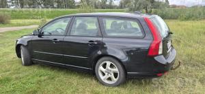 Black Volvo V50 2011 in Riga, with an engine capacity of 1.60 L and mileage of 335 thousand km for 3000 €, photo 17 on AUTOMOTO.COM.LV