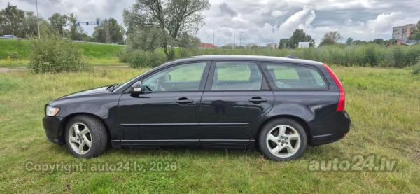 Melns Volvo V50 2011 Rīga, ar dzinēja tilpumu 1.60 L un nobraukumu 335 tūkst. km par 3000 €, foto 3 vietnē AUTOMOTO.COM.LV