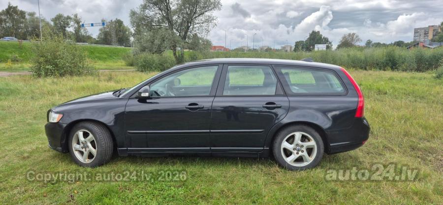 Melns Volvo V50 2011 Rīga, ar dzinēja tilpumu 1.60 L un nobraukumu 335 tūkst. km par 3000 €, foto 3 vietnē AUTOMOTO.COM.LV