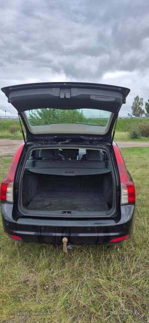 Melns Volvo V50 2011 Rīga, ar dzinēja tilpumu 1.60 L un nobraukumu 335 tūkst. km par 3000 €, foto 4 vietnē AUTOMOTO.COM.LV