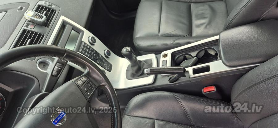 Melns Volvo V50 2011 Rīga, ar dzinēja tilpumu 1.60 L un nobraukumu 335 tūkst. km par 3000 €, foto 9 vietnē AUTOMOTO.COM.LV