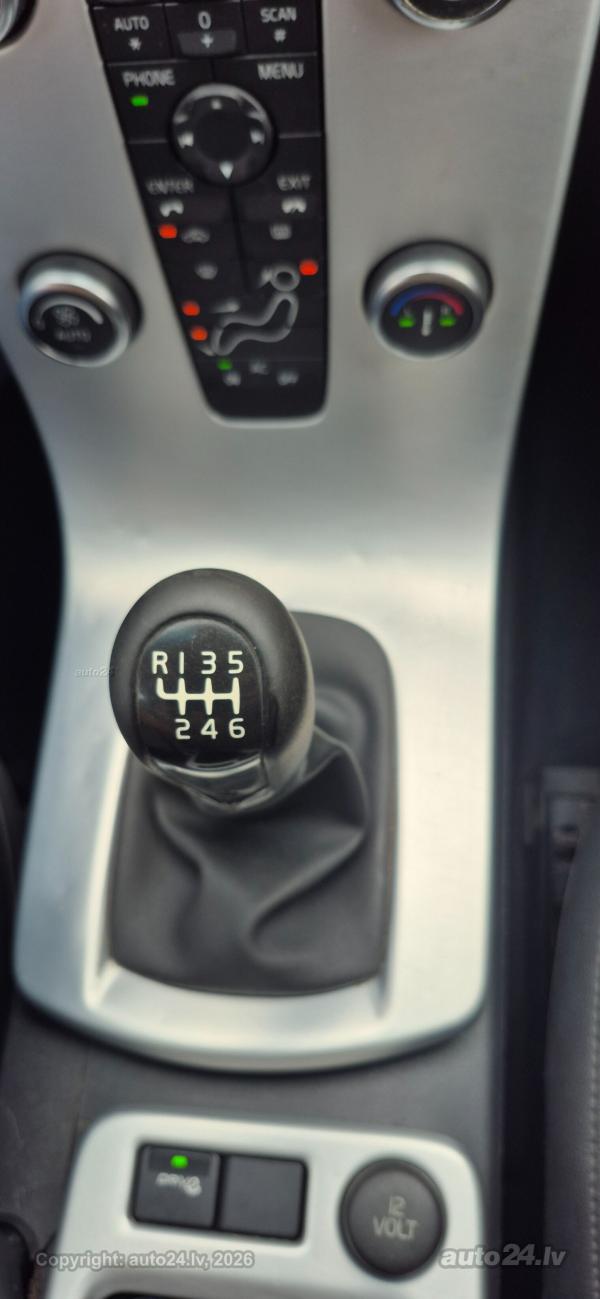 Melns Volvo V50 2011 Rīga, ar dzinēja tilpumu 1.60 L un nobraukumu 335 tūkst. km par 3000 €, foto 11 vietnē AUTOMOTO.COM.LV
