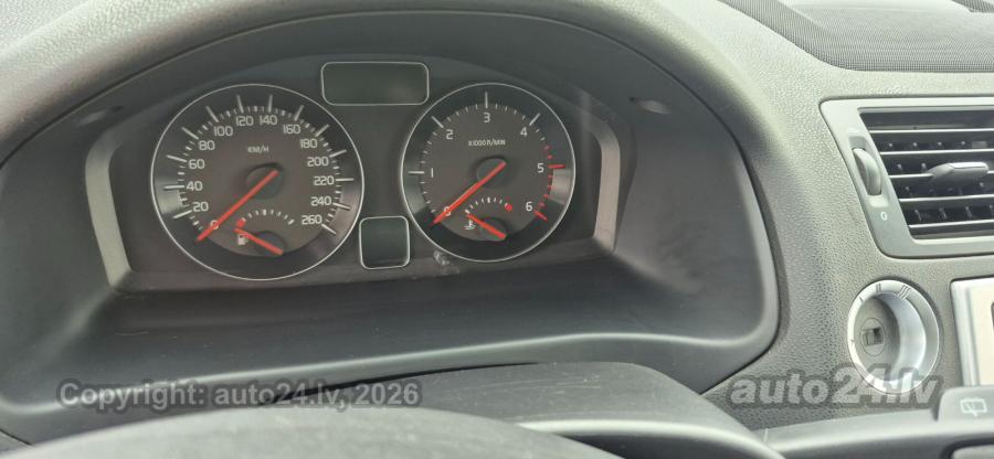 Melns Volvo V50 2011 Rīga, ar dzinēja tilpumu 1.60 L un nobraukumu 335 tūkst. km par 3000 €, foto 12 vietnē AUTOMOTO.COM.LV