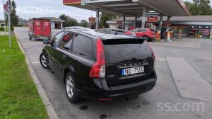 Black Volvo V50 2011 in Riga, with an engine capacity of 1.60 L and mileage of 302 thousand km for 2990 €, photo 6 on AUTOMOTO.COM.LV